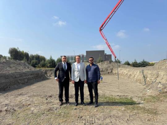 Erzin’de Yarı Olimpik Yüzme Havuzunun Temeli Atıldı - Antakya Gazetesi